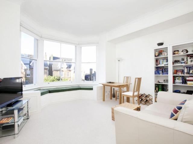 apartment for rent in Kings Road, TW10 6EP