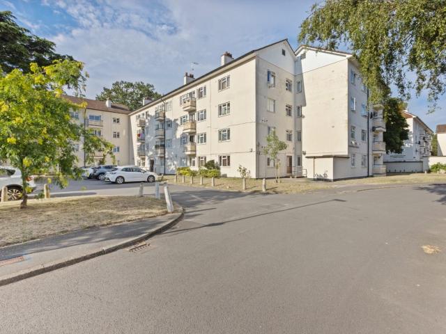 apartment for rent in Kingsnympton Park, KT2 7SA