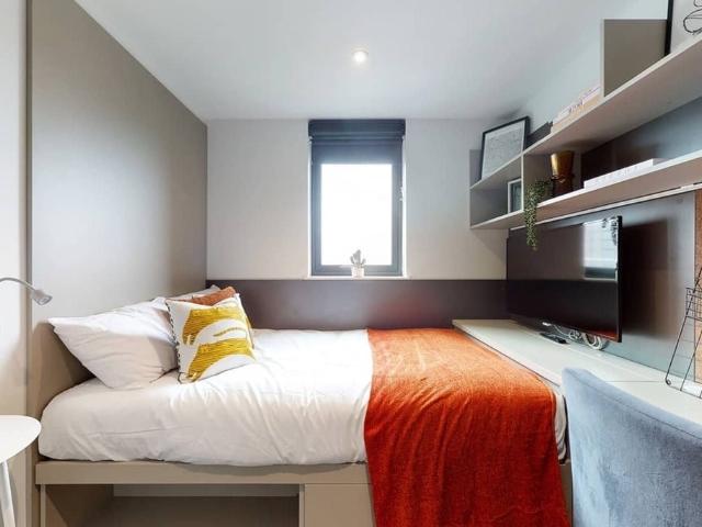 Studio to rent on Holbrook House, Victoria Road, London