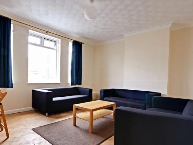 apartment for rent in Holdenhurst Road, BH8 8AY