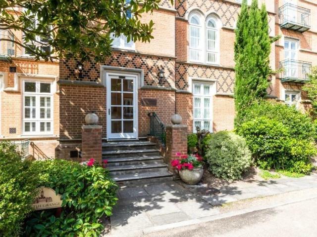 apartment for rent in Holloway Drive, GU25 4ST
