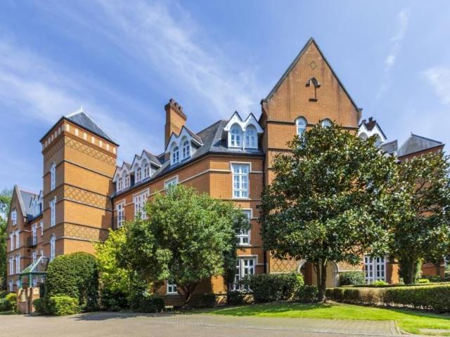 apartment for rent in Holloway Drive, GU25 4SU