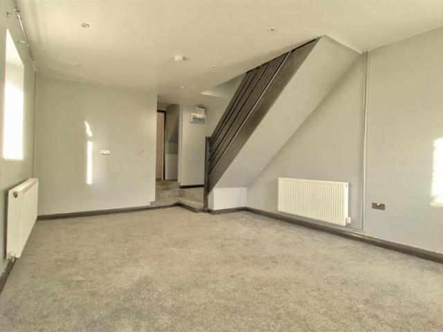 apartment for rent in Holton Road, CF63 4HW