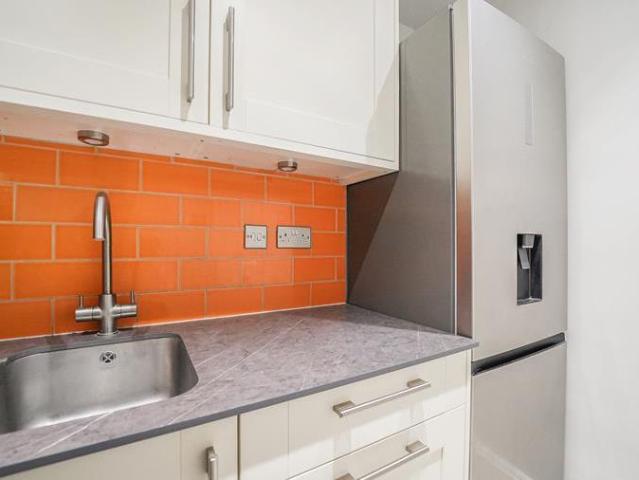 apartment for rent in Homestead Road, SW6