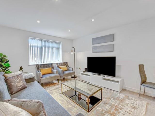 apartment for rent in HA4 StMartins 05