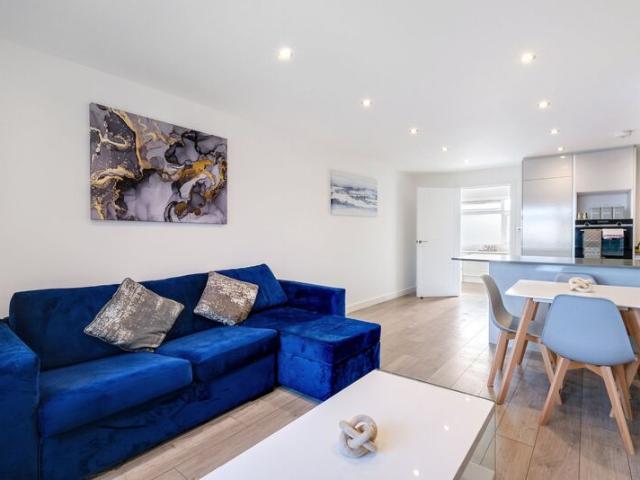 apartment for rent in HA4 StMartins 09