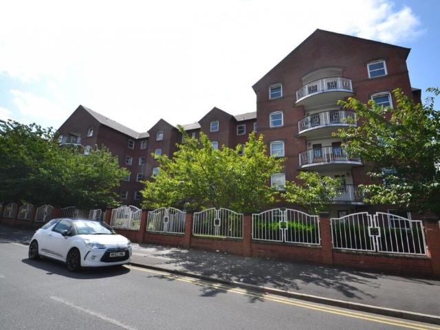 apartment for rent in Hathersage Road, M13 0HX