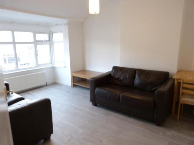 apartment for rent in Hamilton Road, NW11 9EH