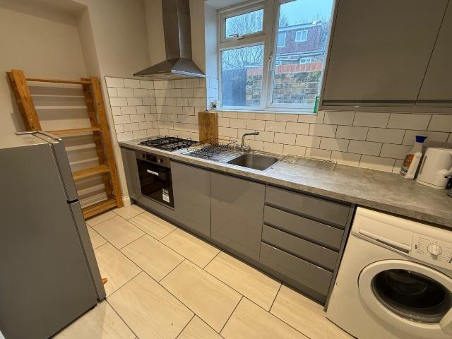 Apartment for rent in Hampden Road, N8 0HS