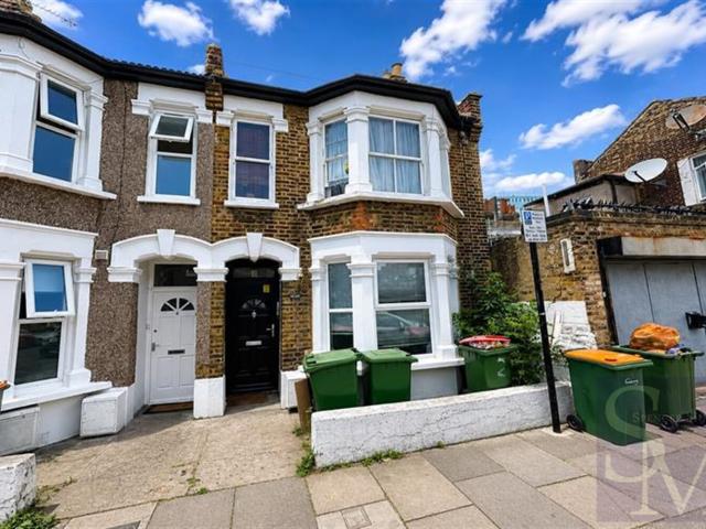 apartment for rent in Harcourt Road, Stratford, E15