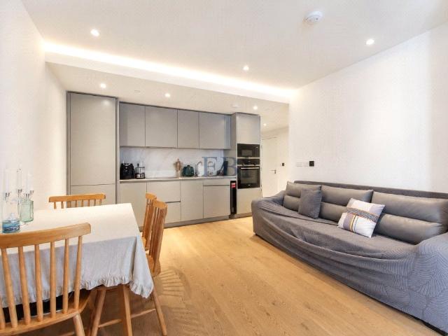 apartment for rent in Harcourt Tower, 67 Marsh Wall, E14 9GS