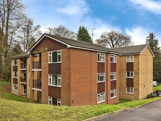 apartment for rent in Harestone Valley Road, Caterham, Caterham