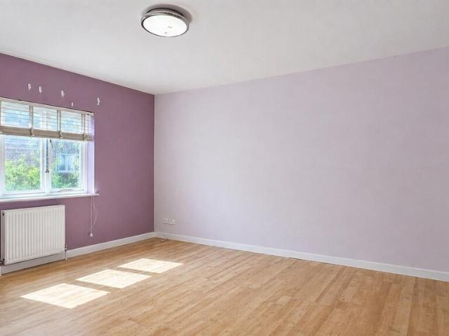 2 bedroom flat to rent on Hewison Street, London