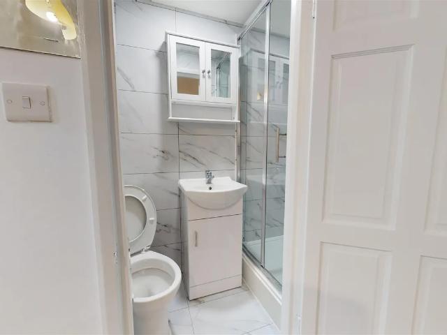 apartment for rent in HEATHFIELD PARK, WILLESDEN GREEN, London