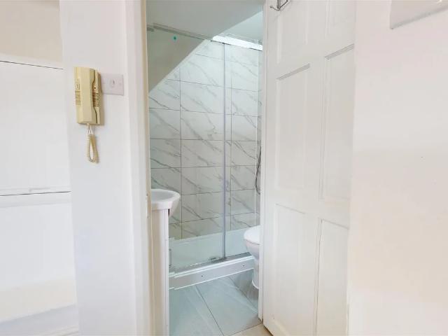 apartment for rent in HEATHFIELD PARK, WILLESDEN GREEN, London