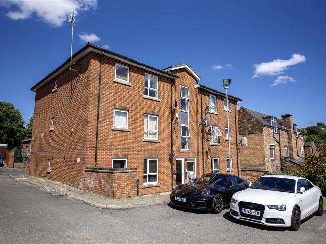 Apartment for rent in Hendon Rise