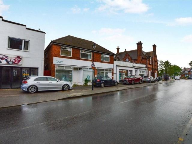 apartment for rent in High Road, KT14 7QH