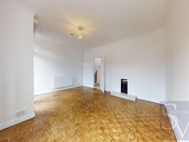apartment for rent in High Road, Loughton IG10