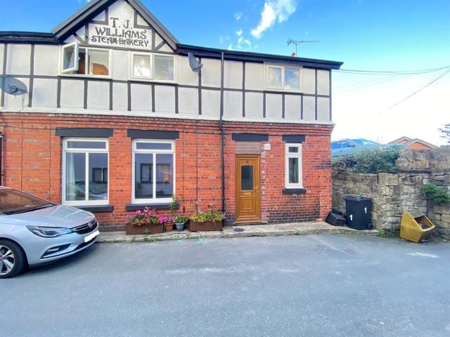 apartment for rent in High Street, Cefn Mawr, Wrexham