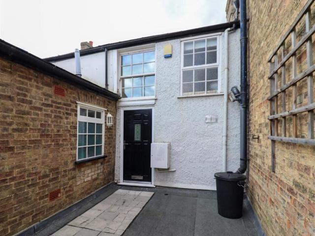 apartment for rent in High Street Back, CB7 4WH