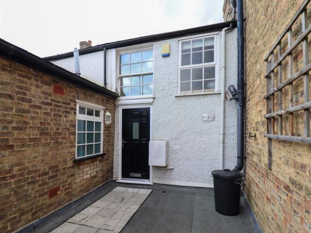 apartment for rent in High Street Back, CB7 4WH