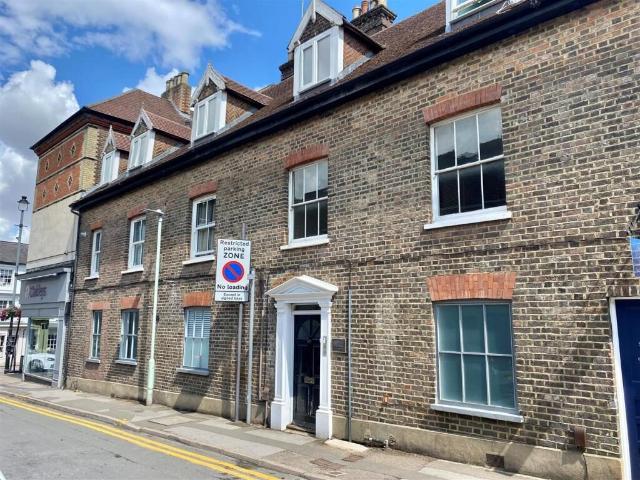 apartment for rent in High Street, HP4 3HH