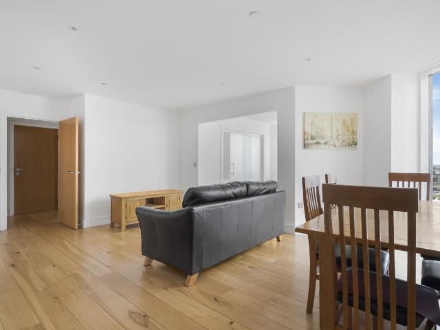 apartment for rent in High Street, London, E15