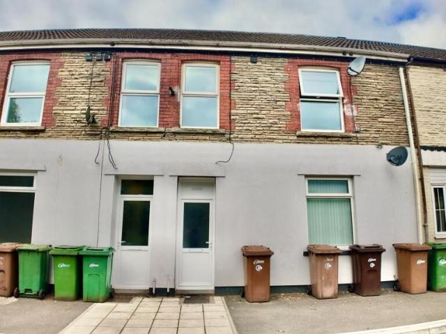 apartment for rent in High Street, NP12 3UE