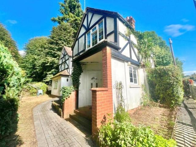 apartment for rent in High Street, SO30 3AA