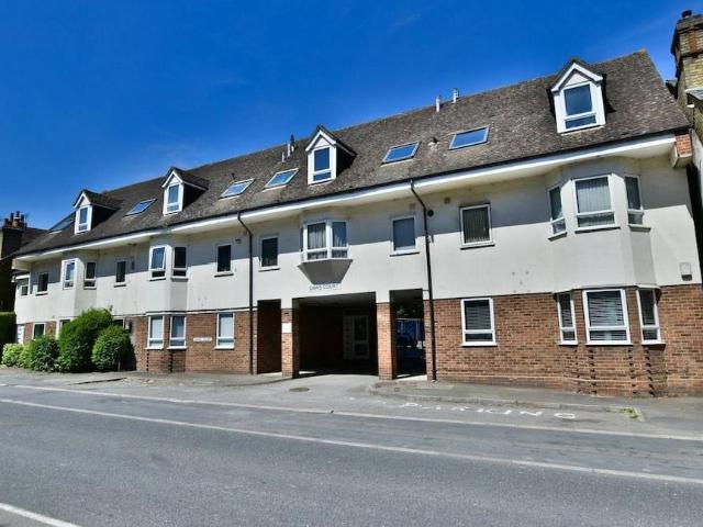 apartment for rent in High Street, SL0 9NQ