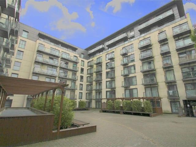 apartment for rent in High Street, SL1 1ER