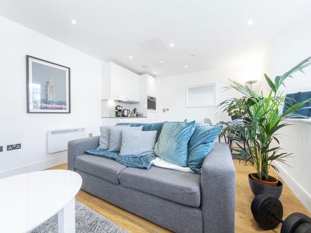 apartment for rent in High Street, Slough