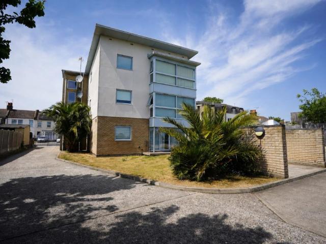 apartment for rent in High Street, SS3 9AP