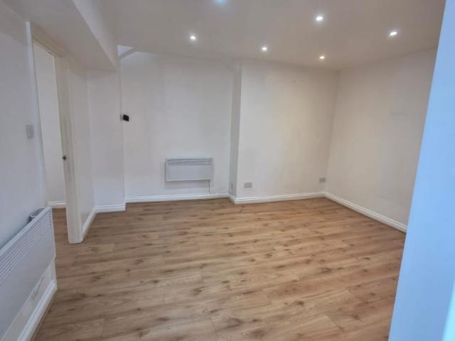 apartment for rent in High Street, Ponders End, EN3