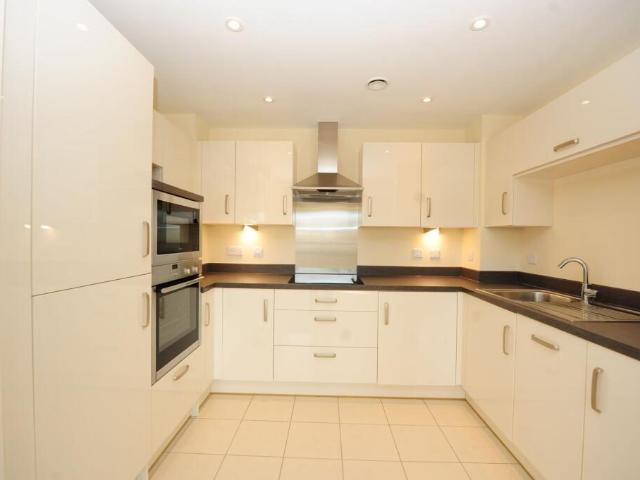 apartment for rent in Josiah Drive, UB10 8FB