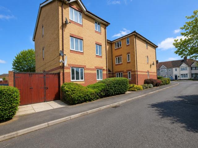 apartment for rent in Juniper Court, Grove Road, Romford, RM6