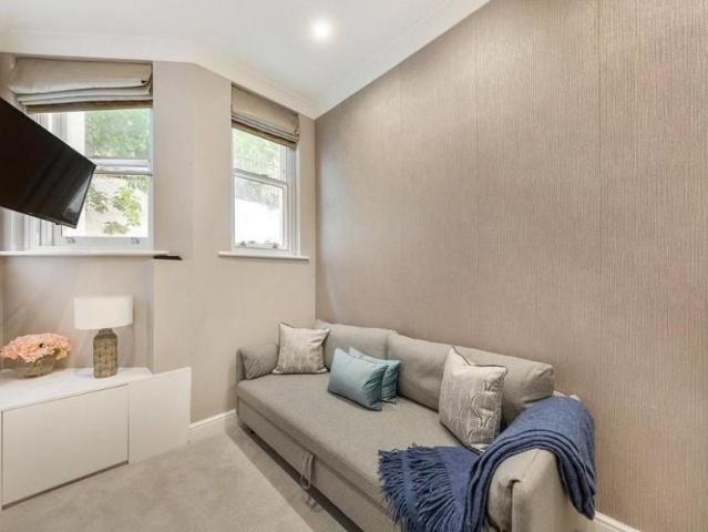 Apartment for rent in Onslow Gardens, London