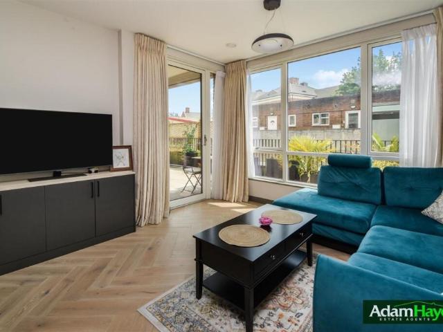 apartment for rent in Oakleigh Road North, N20 9FF