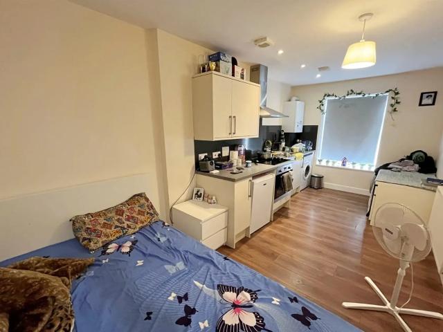 apartment for rent in Old Christchurch Road Bournemouth BH1 1LR
