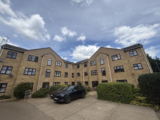 apartment for rent in Old Court Place, March, March