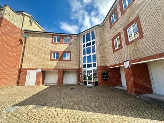 Apartment for rent in Orleigh Mil Court, Mills Way united kingdom