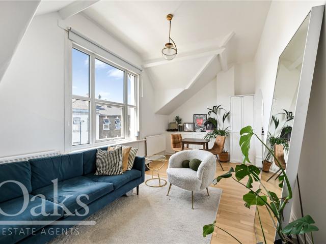 apartment for rent in Lower Addiscombe Road, East Croydon, Surrey