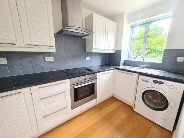 apartment for rent in Lowestoft Drive, Slough, Slough