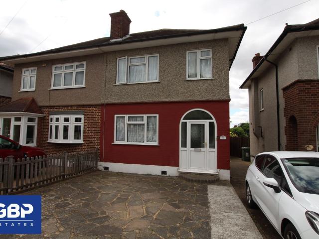 apartment for rent in Lowshoe Lane, Romford, RM5