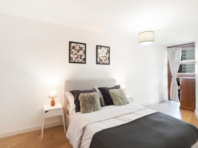 apartment for rent in Lombard Road, SW11