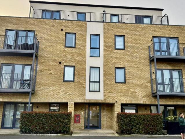 apartment for rent in Long Lane, UB10 9EW