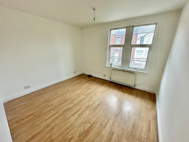 apartment for rent in Longroyd Grove, Leeds, Leeds