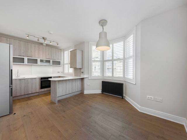 apartment for rent in London SW6 7UG Tournay Road, Fulham