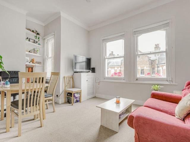apartment for rent in Lavender Gardens, SW11 1DN