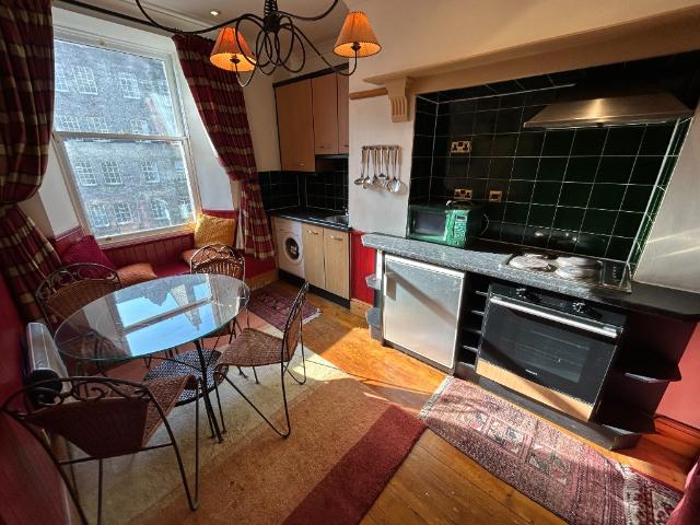 apartment for Rent in Lawnmarket, Old Town, Edinburgh, EH1 2NT
